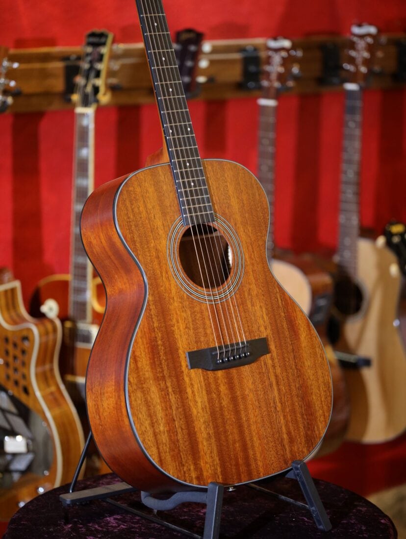 Bristol BM-15S Mahogany Guitar | Guitar Gallery | Music Shop